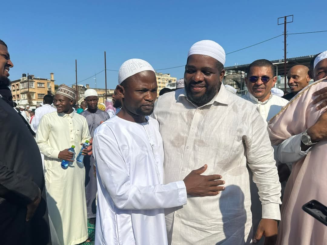 A FRELIMO junta-se à Comunidade Muçulmana na celebração do Eid-ul-Fitr ...