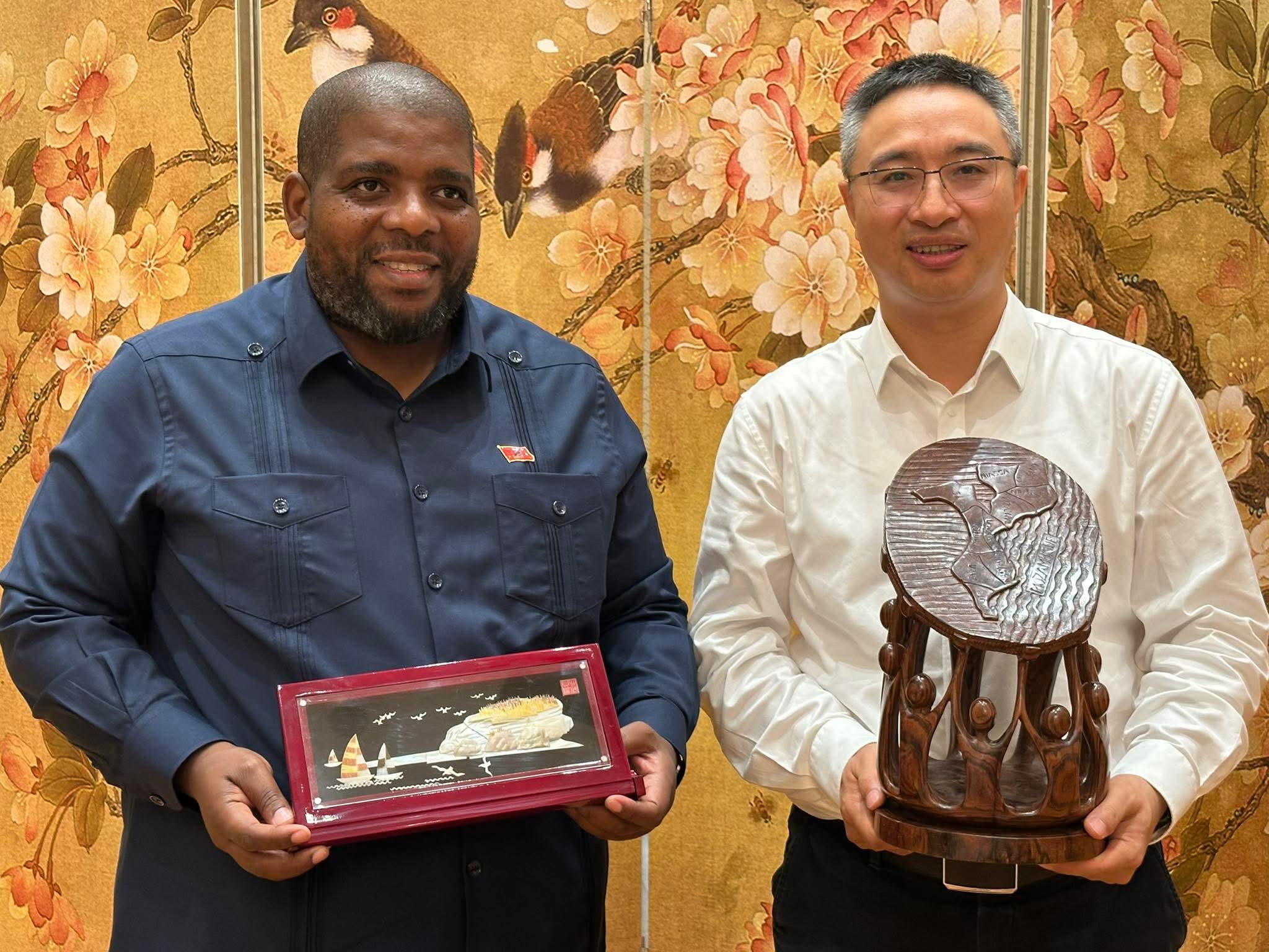 SG DA FRELIMO TRABALHA EM GUANGXI FOCADO NO PAPEL DIRIGENTE DO PARTIDO ...